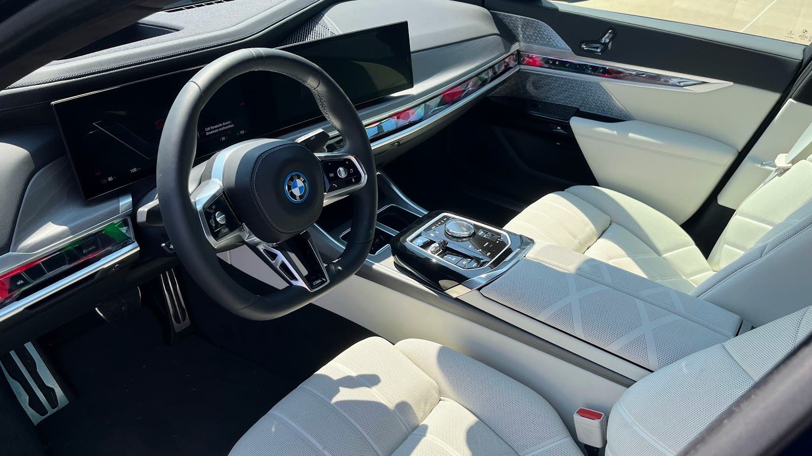 BMW i7 vs. Mercedes EQS - CleanTechnica
