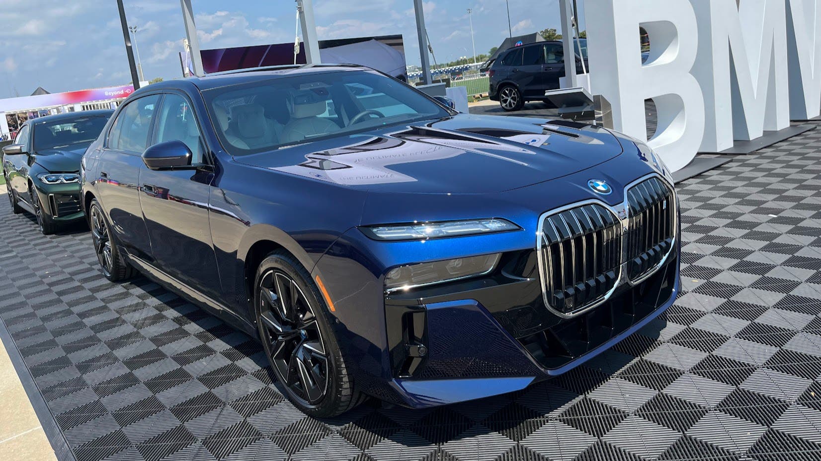 BMW i7 vs. Mercedes EQS - CleanTechnica