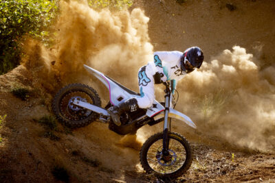 The 32kW US-Made Electric Dirt Bike From Dust Moto Is "Silent But ...